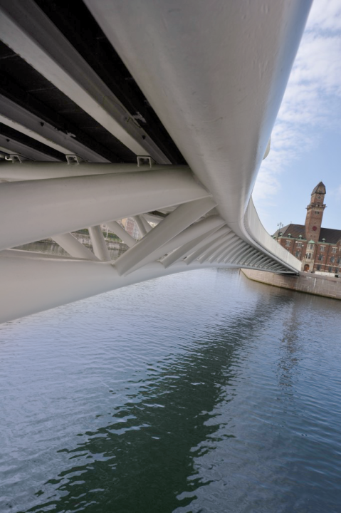 Case Study: Tuned Mass Dampers for Pedestrian Bridge in Malmö - Vibratec