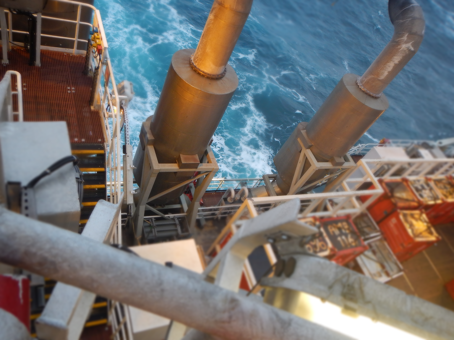 Exhaust Pipe Suspension for Marine and Offshore Applications - Vibratec