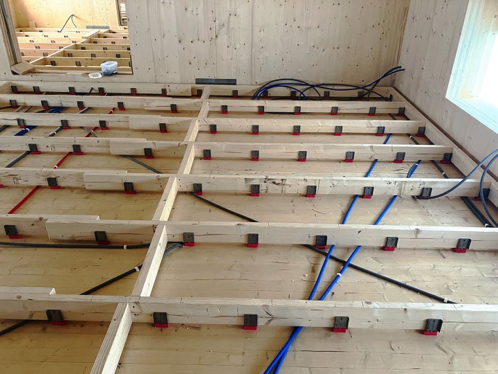 Impact and step-sound isolating floor bracket VT-FFB